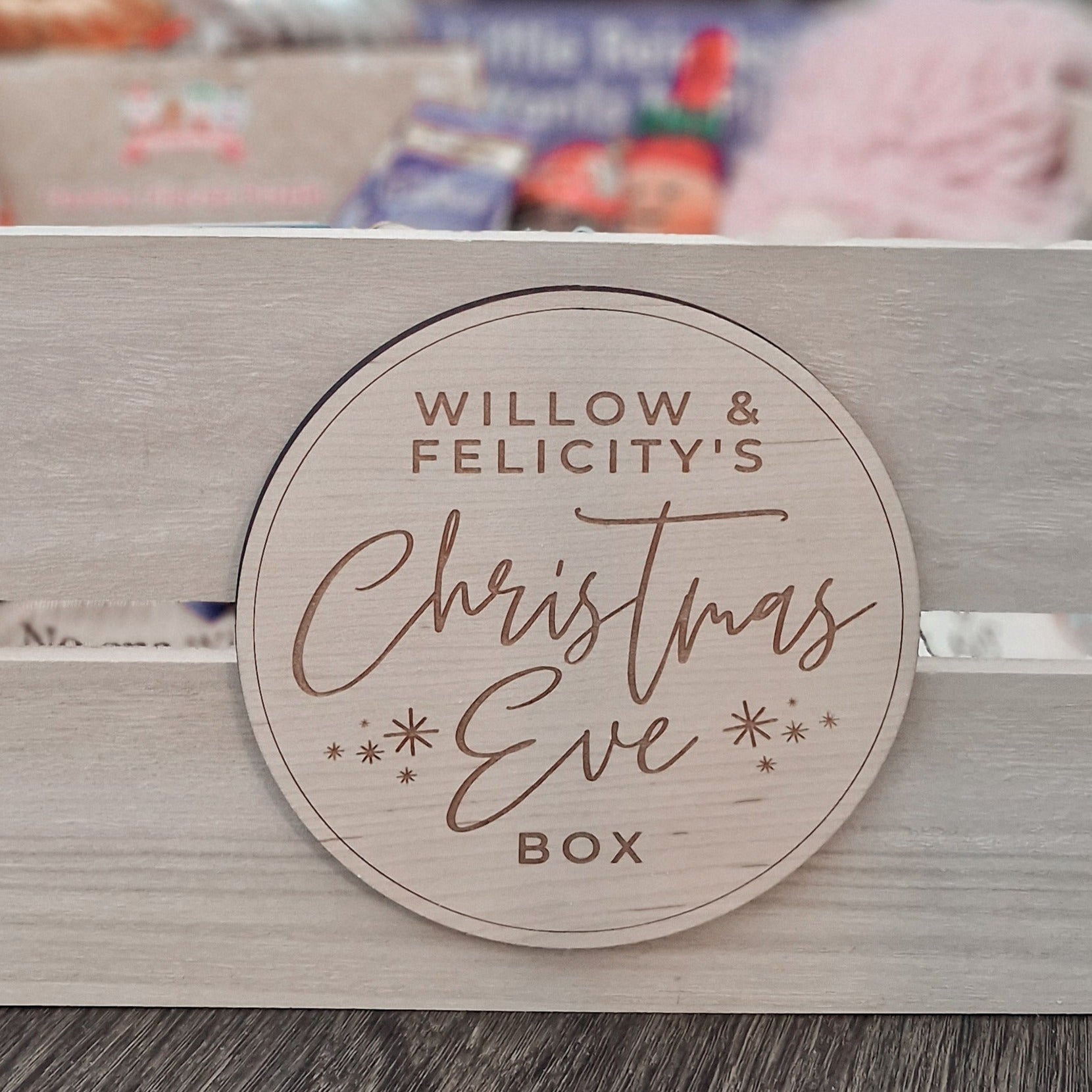 Round Simple Christmas Eve Box / Crate Sign – TilleyTree